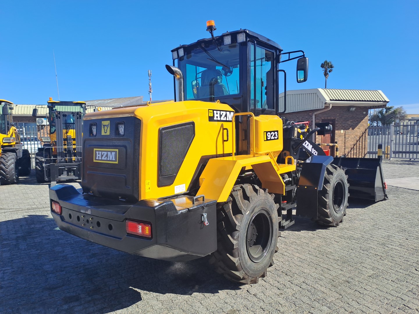 Buy HZM 923 Front End Loader - HZM Southern Africa